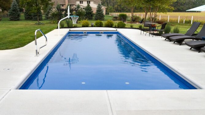 The Freedom with Splash Pad Fiberglass Pool | Regional Pool Group