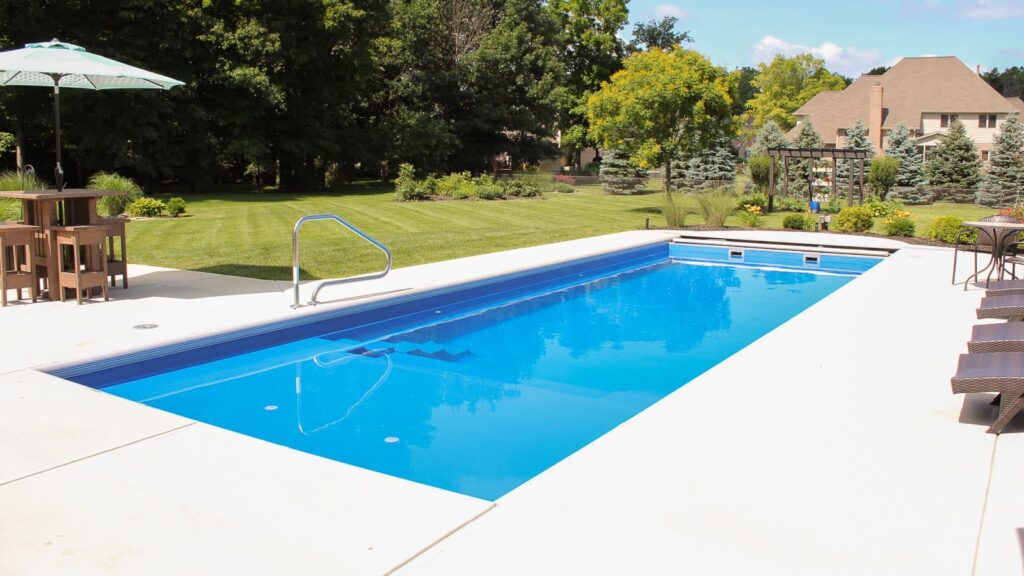 The Freedom with Splash Pad Fiberglass Pool | Regional Pool Group